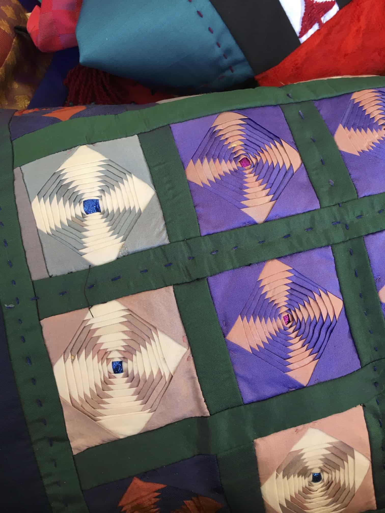 200 stories in textiles. – I am Pam Holland