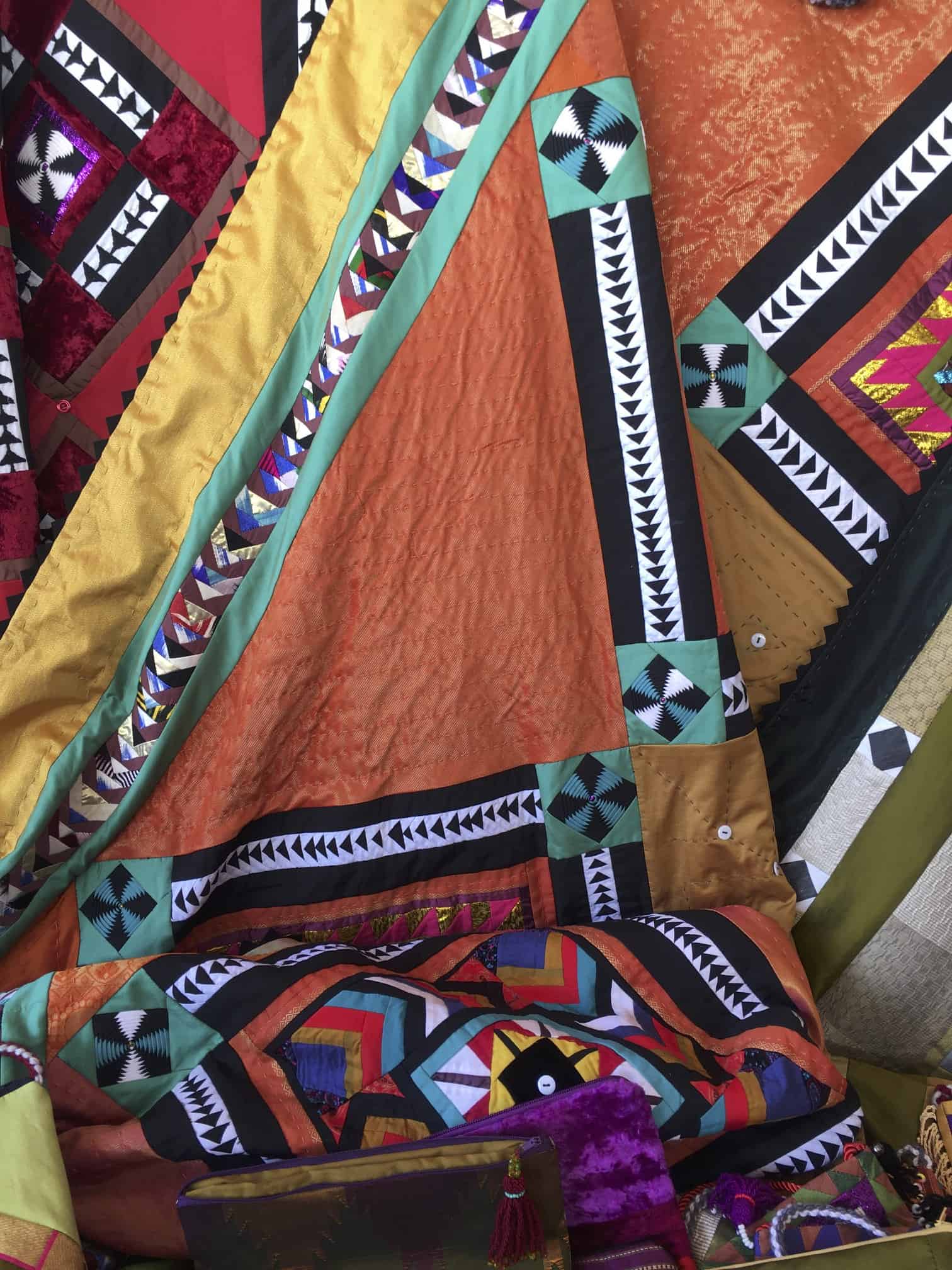 200 stories in textiles. – I am Pam Holland